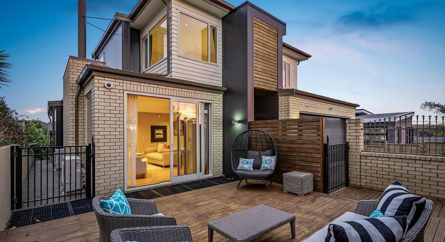 Free property data for 77 Travis View Drive, Fairview Heights, Auckland ...